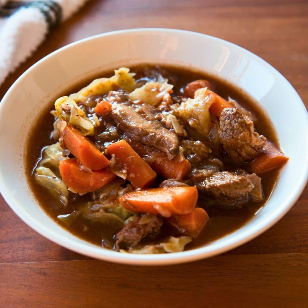 Slow Cooker Beef Stew with Cabbage and Mushrooms